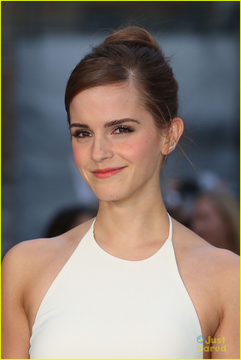 Emma Watson's Leg Takes Center Stage at 'Noah' London Premiere | Photo ...
