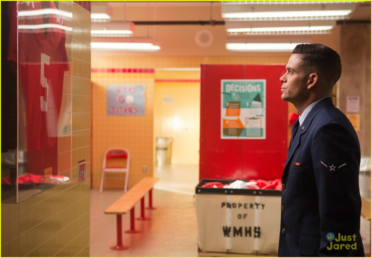 Amber Riley, Chris Colfer & More: 'Glee 100' Sneak Peek Clip & Pics ...