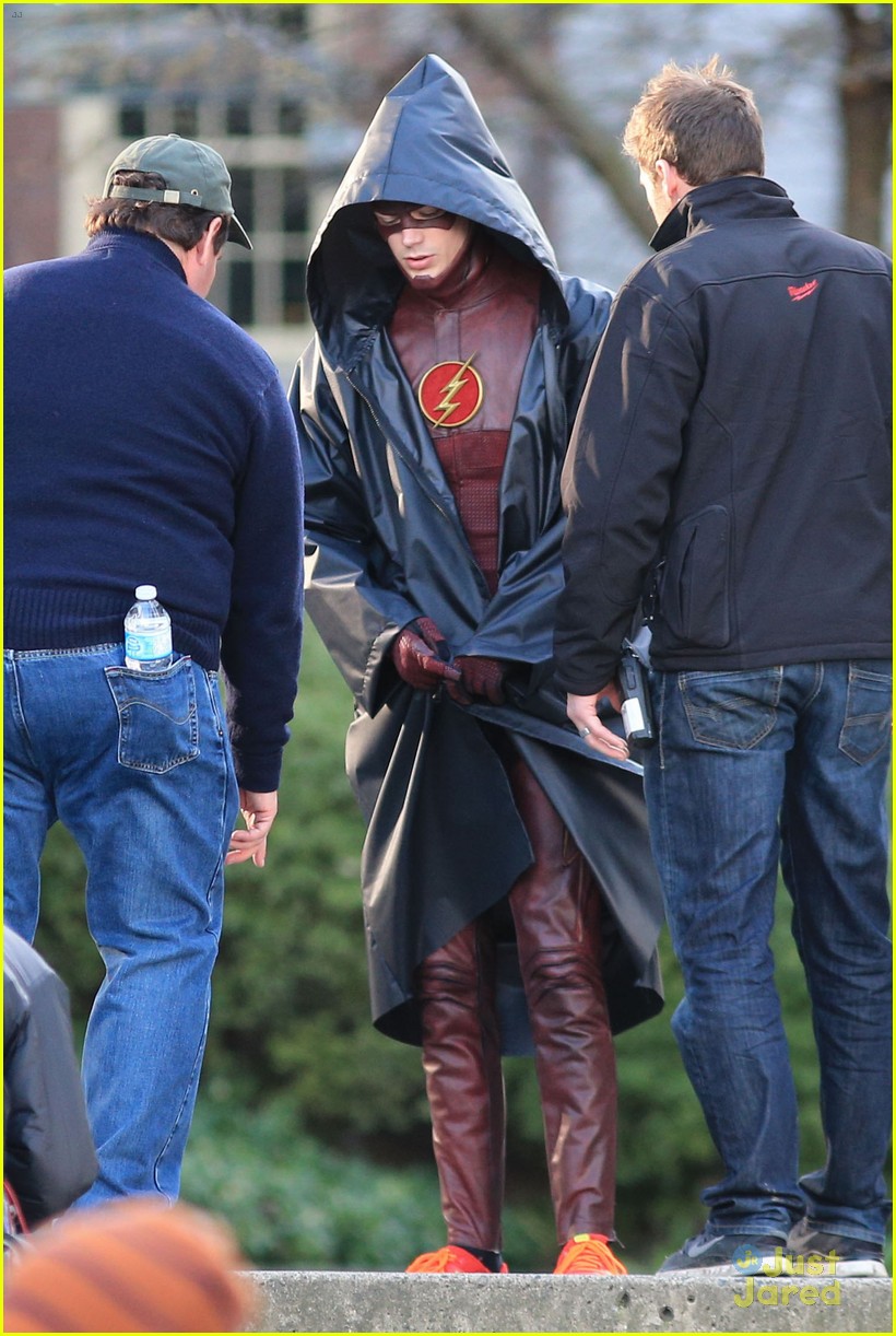 Grant Gustin Films Scenes in 'The Flash' Costume - First Look! | Photo ...