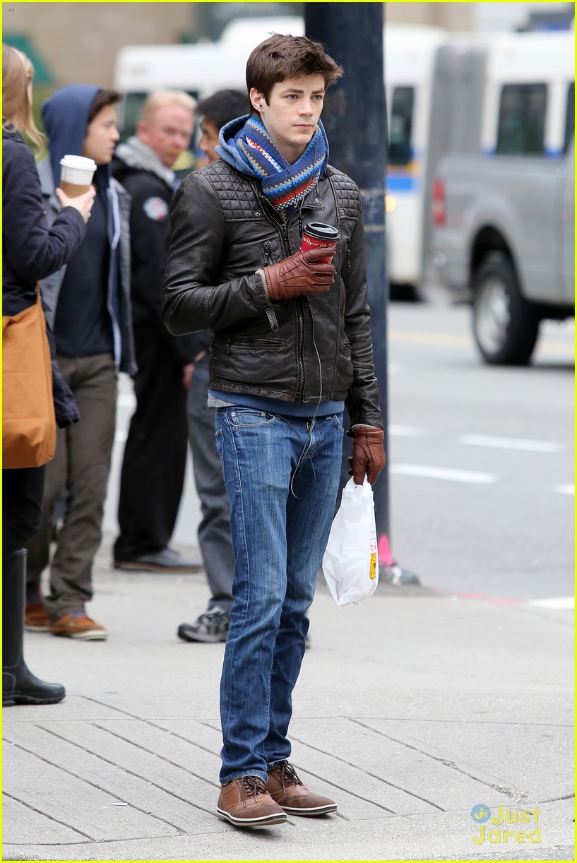 Grant Gustin Can Rock a Scarf Better Than Anyone | Photo 654441 - Photo ...