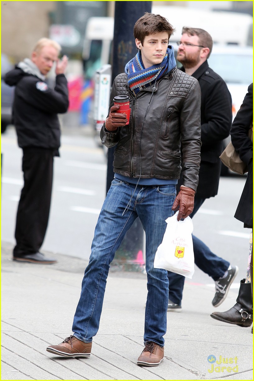 Grant Gustin Can Rock a Scarf Better Than Anyone | Photo 654447 - Photo ...