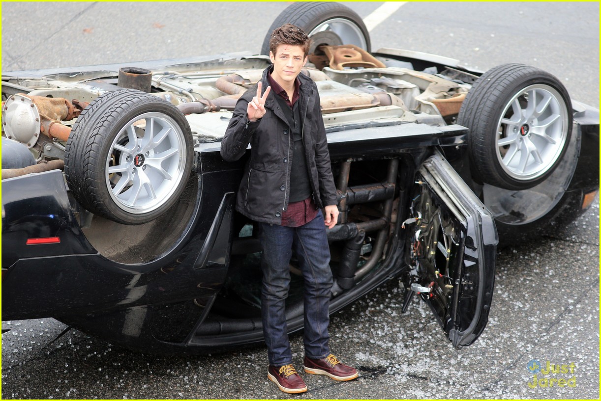 Grant Gustin Films Smoky Car Crash Scene for 'The Flash' | Photo 650922 ...