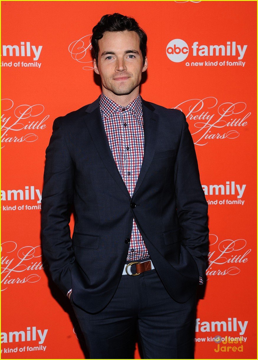 Ian Harding & Brant Daugherty: 'Pretty Little Liars' Live Chat Season ...