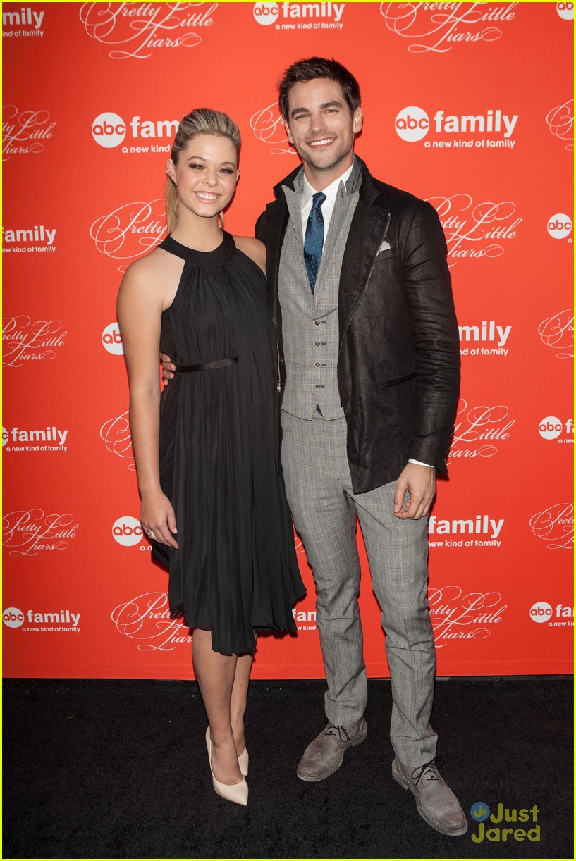 Ian Harding & Brant Daugherty: 'Pretty Little Liars' Live Chat Season ...