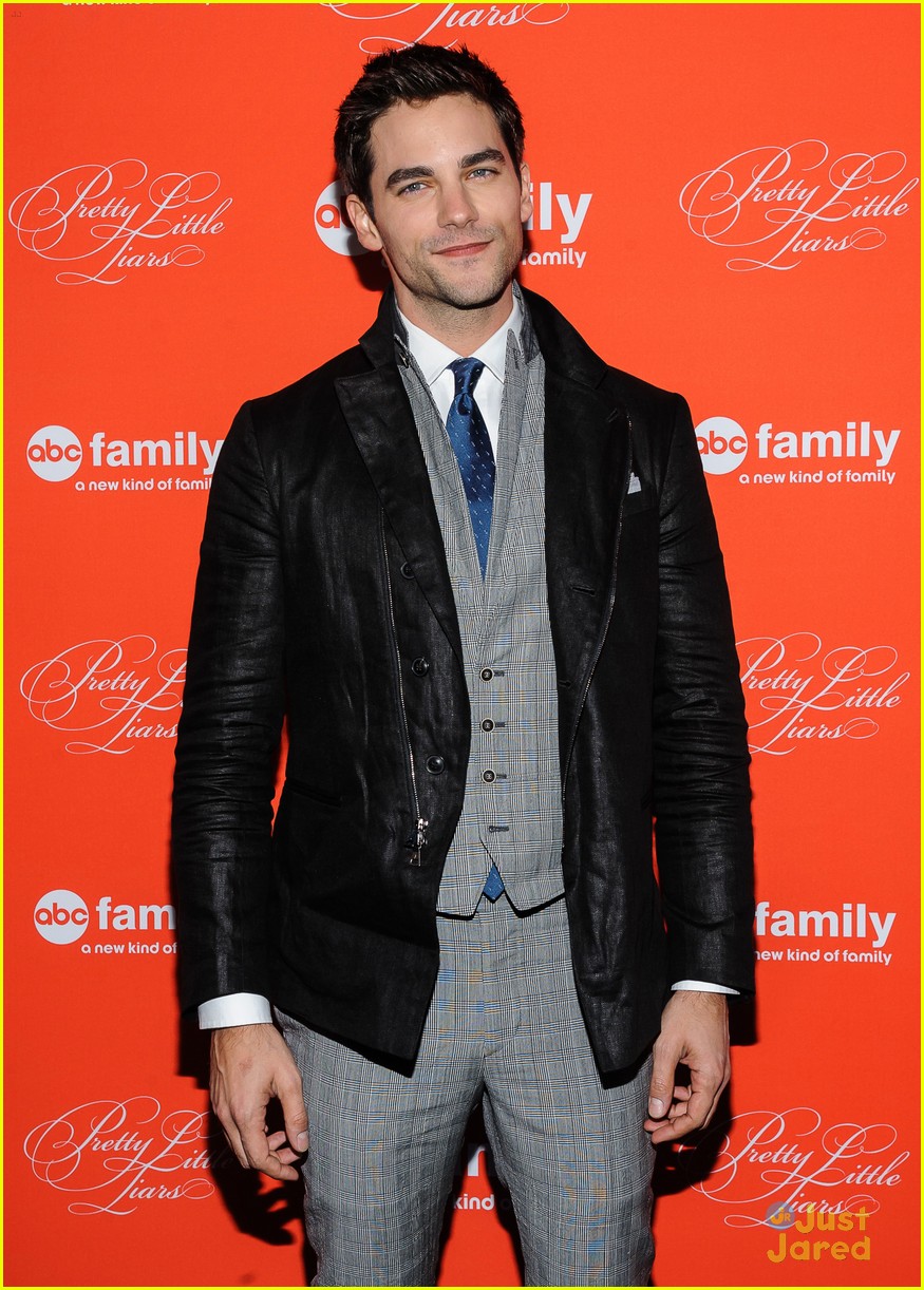 Ian Harding & Brant Daugherty: 'Pretty Little Liars' Live Chat Season ...