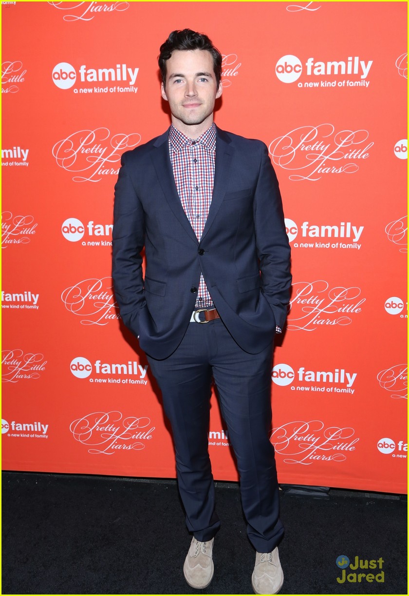 Ian Harding & Brant Daugherty: 'Pretty Little Liars' Live Chat Season ...