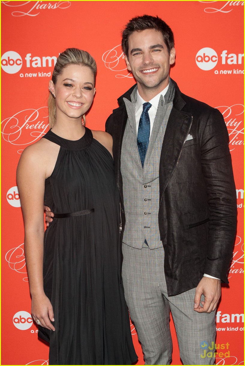 Ian Harding & Brant Daugherty: 'Pretty Little Liars' Live Chat Season ...