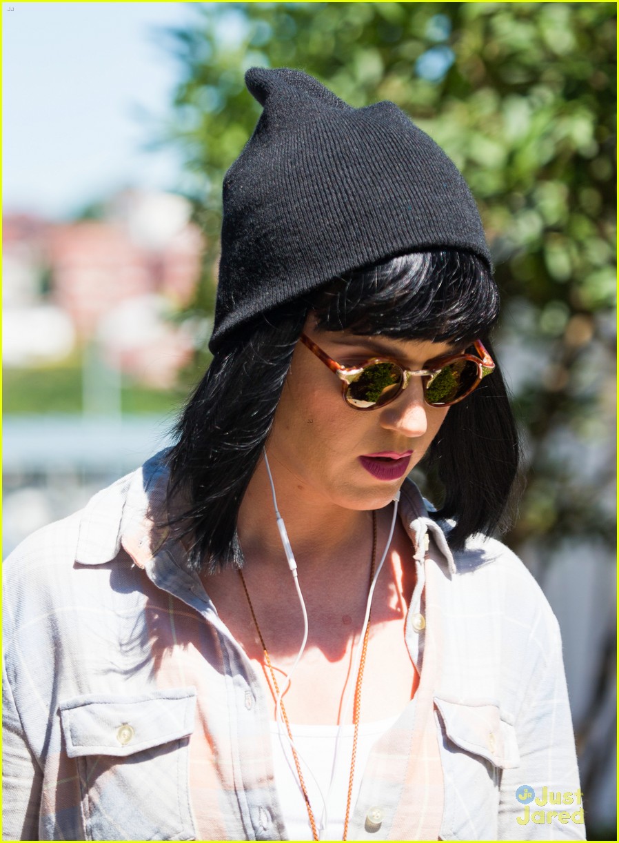 Katy Perry on Miley Cyrus Kiss: 'That Tongue is So Infamous!' | Photo ...