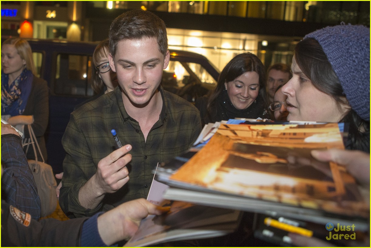 Full Sized Photo of logan lerman douglas booth noah premiere germany 07 ...