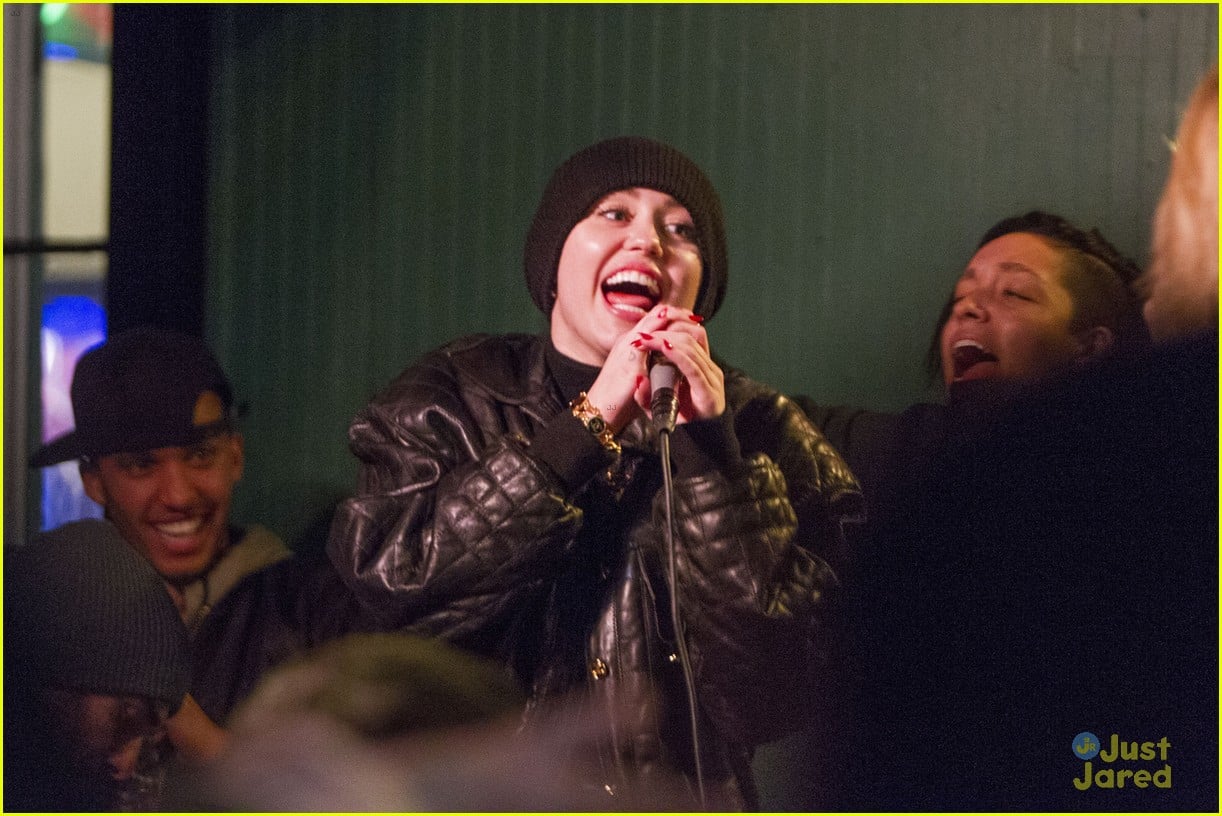 Full Sized Photo of miley cyrus back got back karaoke tour bus fire 03 ...