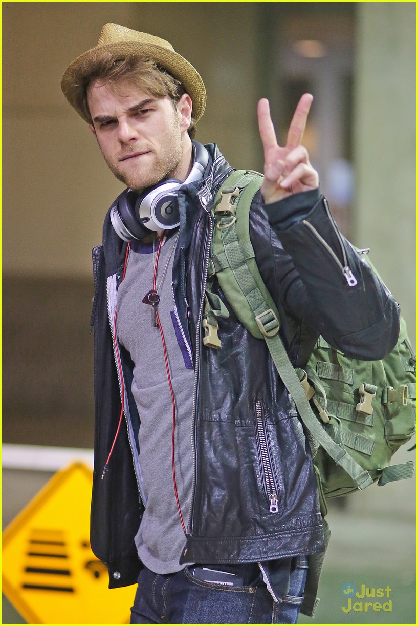 Nathaniel Buzolic: Vancouver Arrival for 'Supernatural: Tribes' | Photo ...
