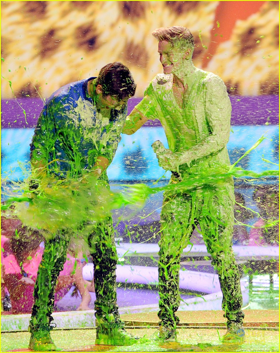 Full Sized Photo of cody simpson austin mahone kca slime 03 | Double ...