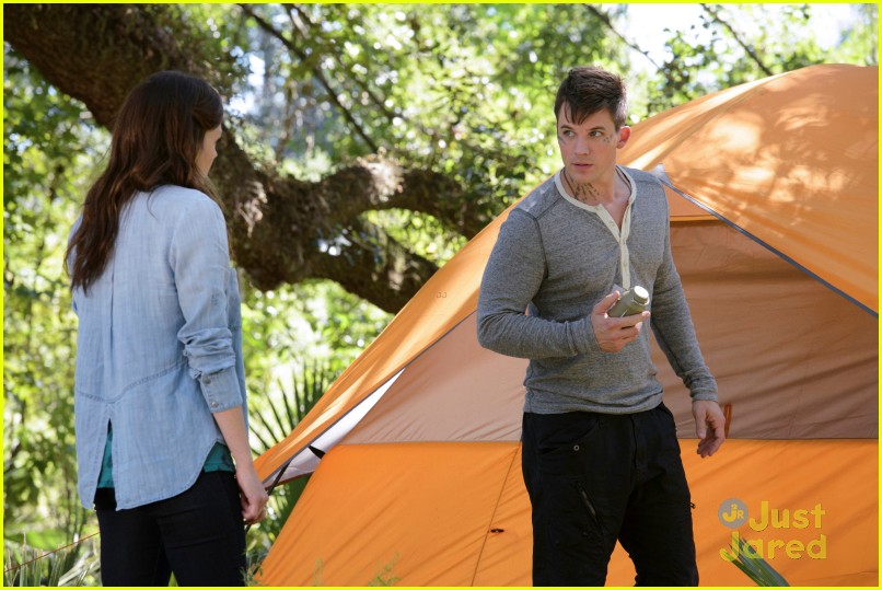 Roman & Drake Do Everything To Protect Emery in 'Star-Crossed' Tonight ...