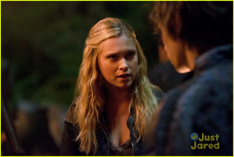 The Hunt Is On for Octavia on 'The 100' Tonight | Photo 666954 - Photo ...
