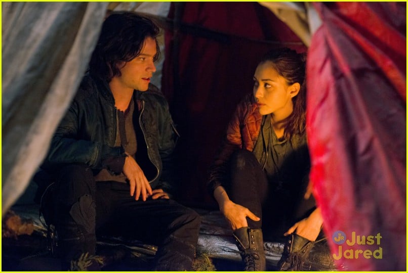 The Hunt Is On for Octavia on 'The 100' Tonight | Photo 666956 - Photo ...