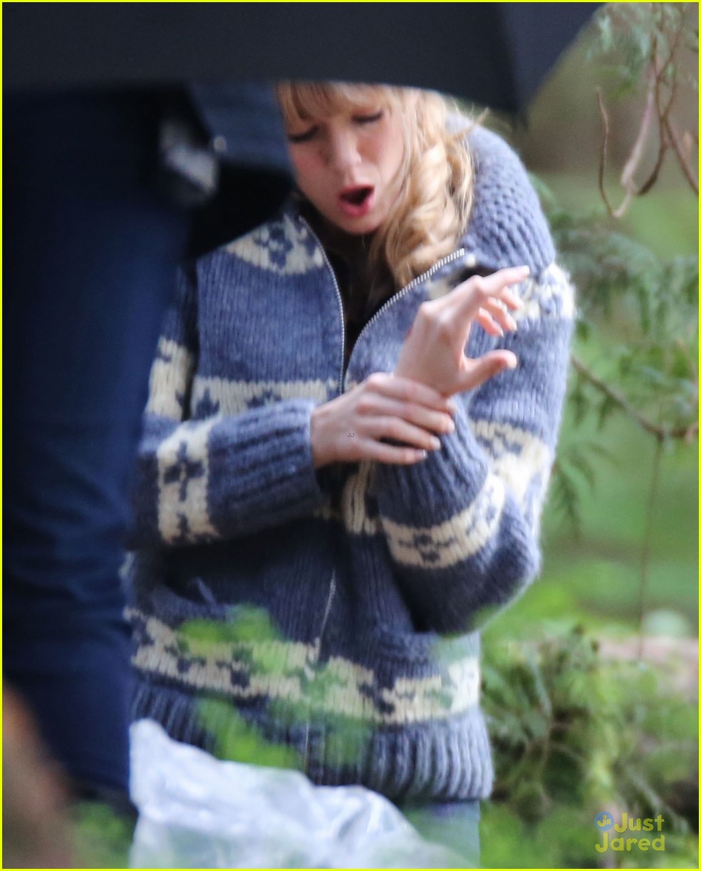 Blake Lively Back Filming 'The Age Of Adaline' After Set Injury | Photo ...