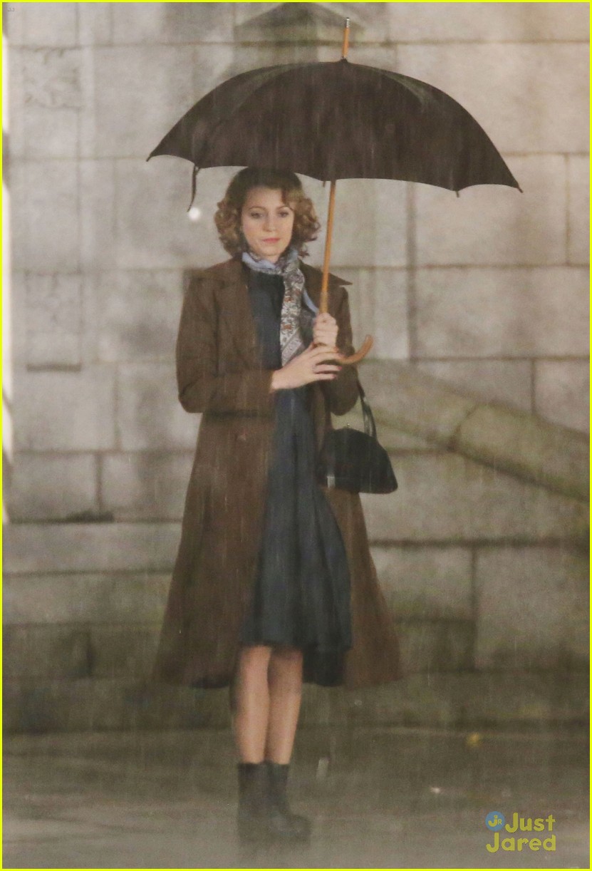 Full Sized Photo of blake lively ryan reynolds woman in gold 03 | Blake ...