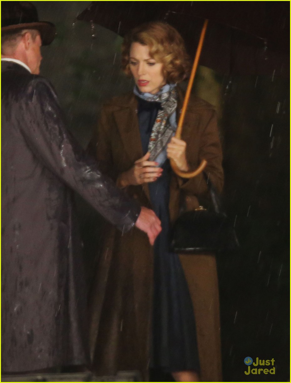 Full Sized Photo of blake lively ryan reynolds woman in gold 04 | Blake ...