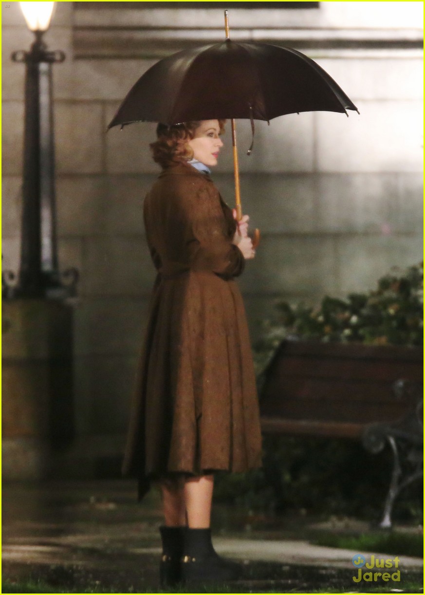 Full Sized Photo of blake lively ryan reynolds woman in gold 07 | Blake ...