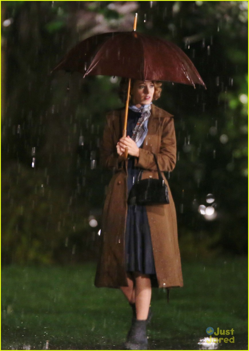 Full Sized Photo of blake lively ryan reynolds woman in gold 09 | Blake ...