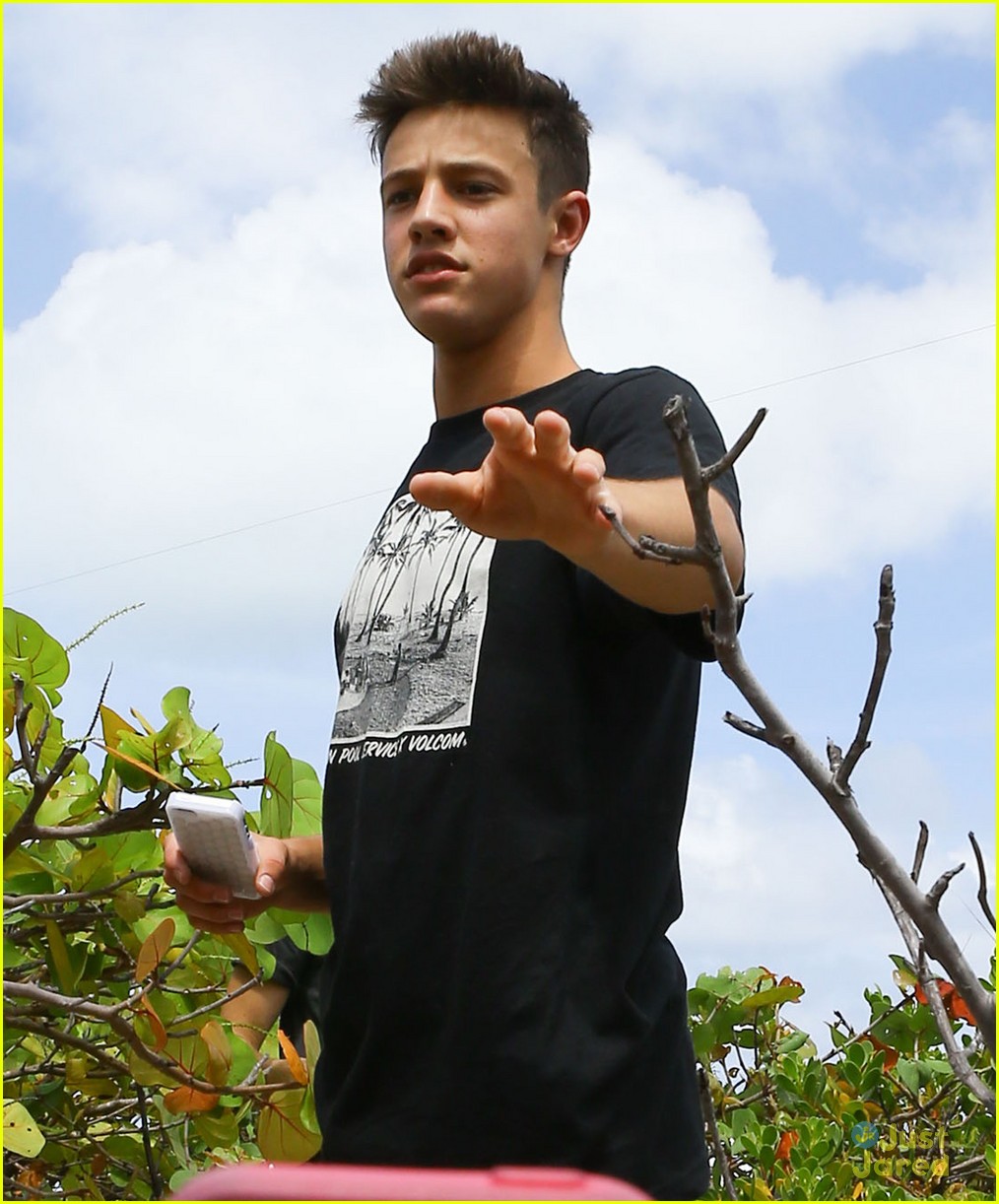 Cameron Dallas Splashes Around Shirtless in Miami! | Photo 665824 ...