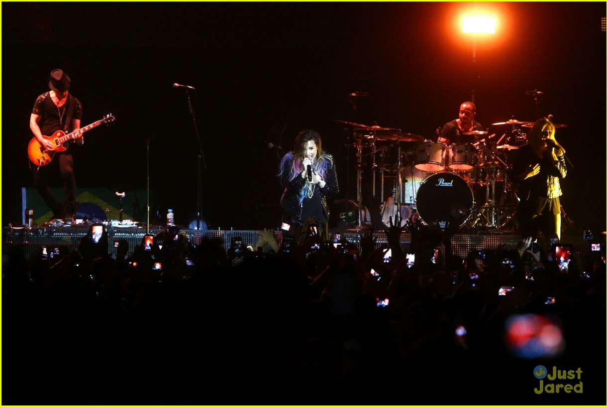 Demi Lovato Fan Bites Security Guard During Rio Concert! | Photo 669118 ...