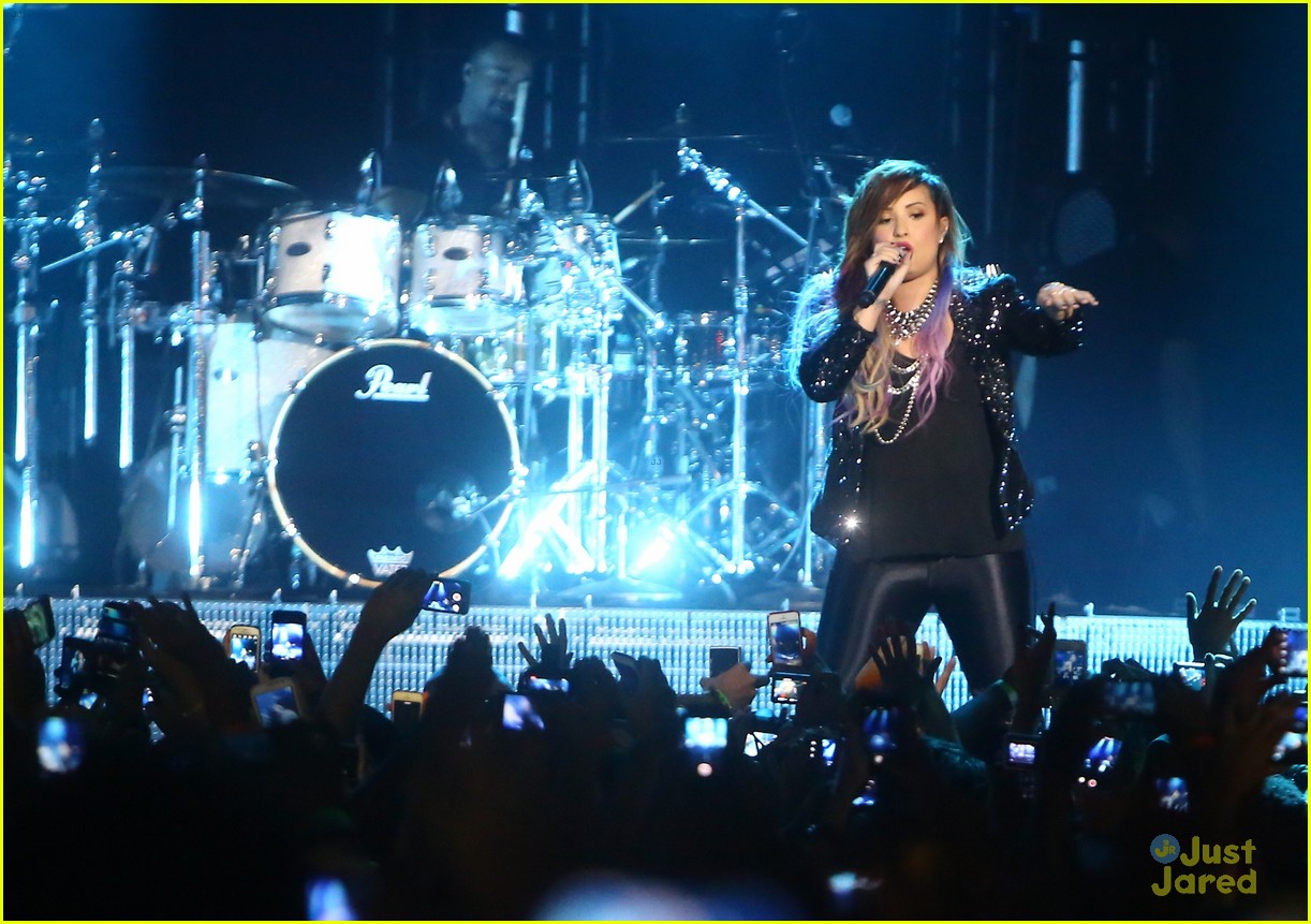 Demi Lovato Fan Bites Security Guard During Rio Concert! | Photo 669127 ...