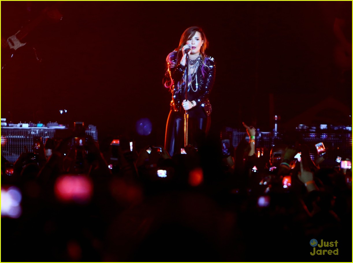 Demi Lovato Fan Bites Security Guard During Rio Concert! | Photo 669129 ...