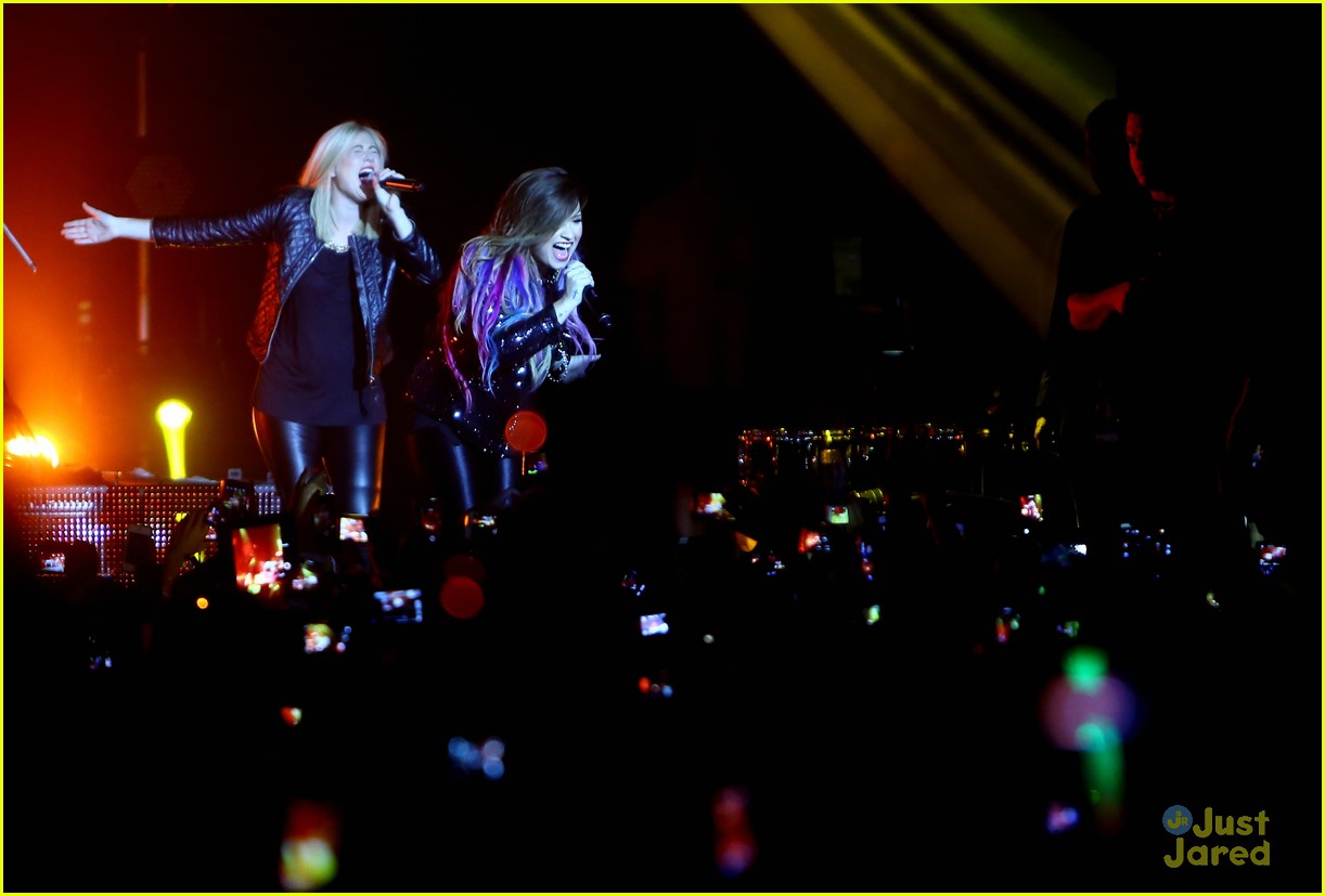 Demi Lovato Fan Bites Security Guard During Rio Concert! | Photo 669136 ...