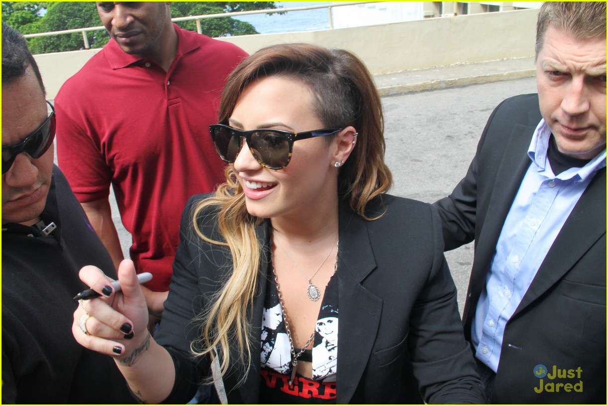 Demi Lovato Has Strange Dreams About Penguins | Photo 669184 - Photo ...