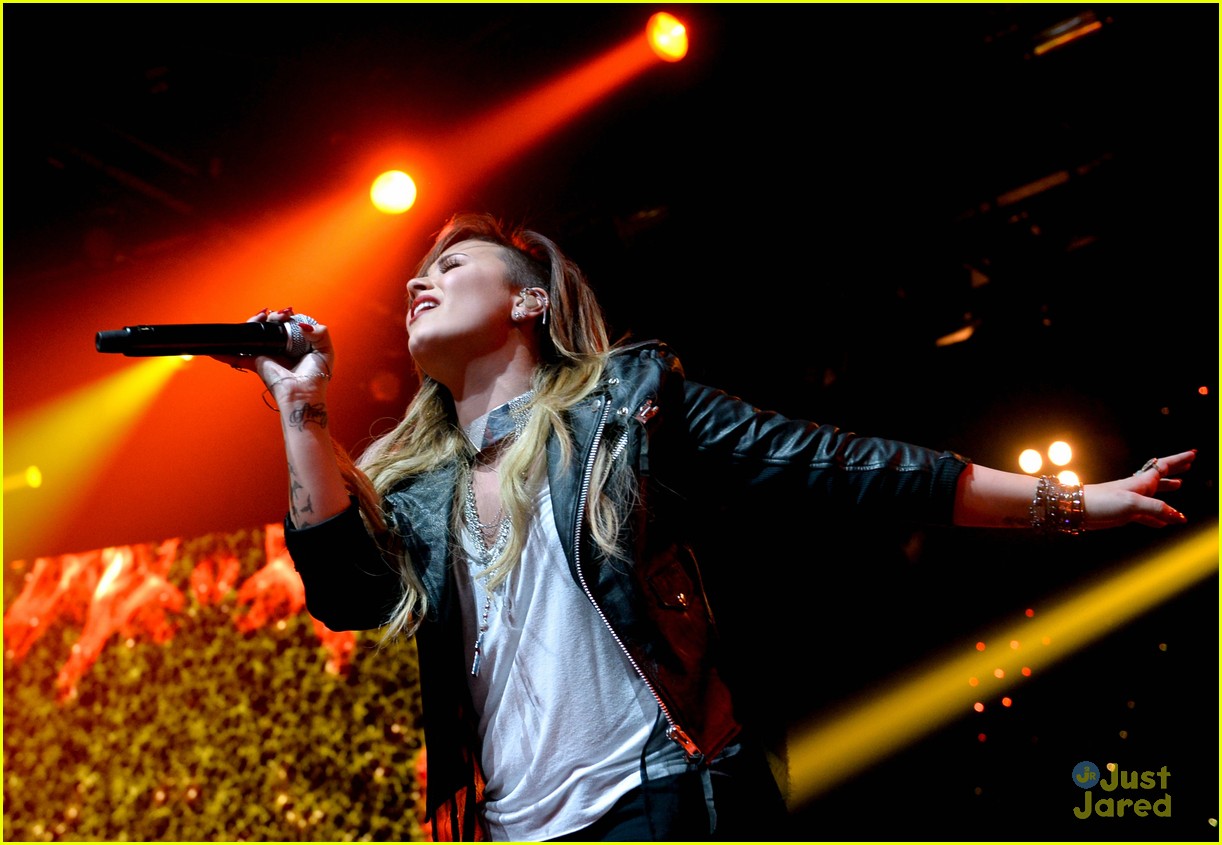 Demi Lovato Feels Like an 'Old Lady' After Rare Night of Clubbing ...