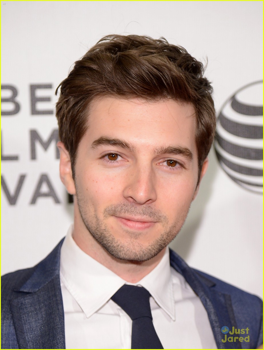 Emma Watson Joins Roberto Aguire On The 'Boulevard' at Tribeca 2014 | Photo 665896 - Photo ...