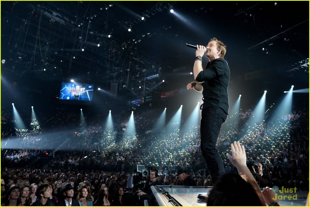 Hunter Hayes Performs 'Invisible' at ACM Awards 2014 - Watch Here ...