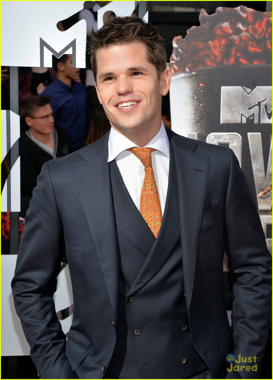 Holland Roden & Tyler Hoechlin - MTV Movie Awards 2014 | Photo 663132 ...
