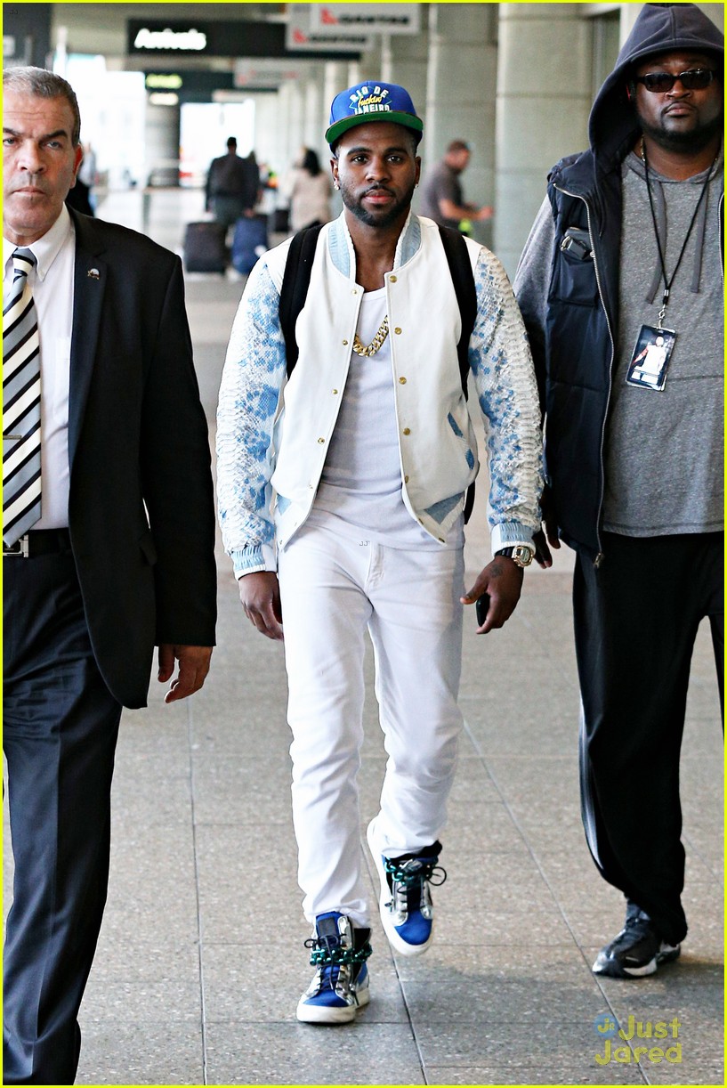 Jason Derulo Rocks All-White Ensemble in Sydney | Photo 669532 - Photo ...