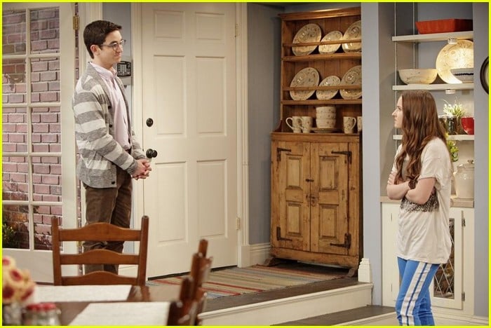 Full Sized Photo of kaitlyn dever prom dress last man standing 01 ...