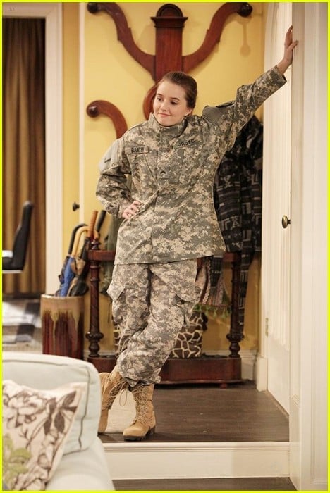 Kaitlyn Dever's Prom Dress? Her JRTOC Uniform on 'Last Man Standing ...