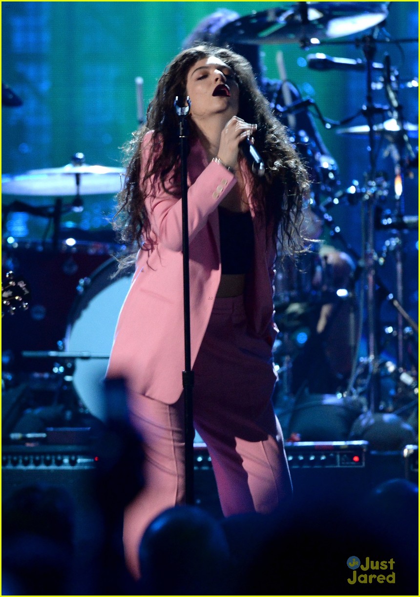 Lorde Performs at Rock & Roll Hall of Fame Induction! | Photo 662078 ...
