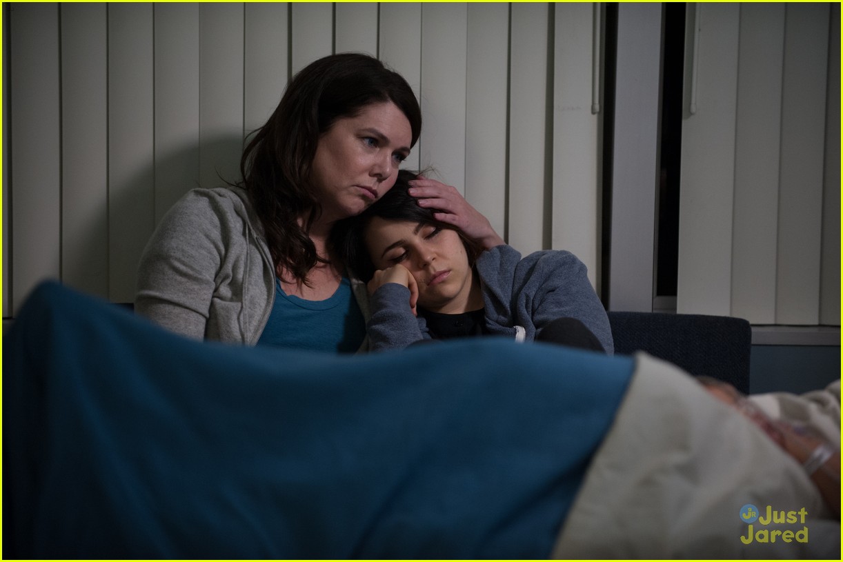 Full Sized Photo of mae whitman miles heizer parenthood season 5 finale ... Full Sized Photo of mae whitman miles heizer parenthood season 5 finale ...