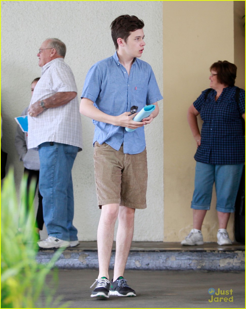 Nick Robinson & Ty Simpkins Head to 'Jurassic World' Set in Hawaii ...