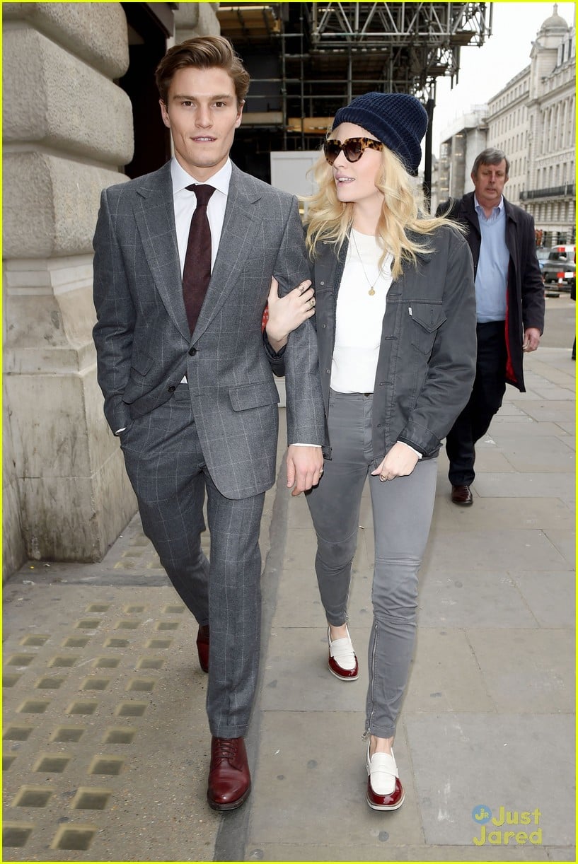 Pixie Lott & Oliver Cheshire: Monday Morning Stroll After Mother's Day ...