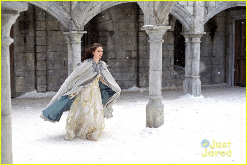 Adelaide Kane & Caitlin Stasey: Snowball Fight on 'Reign'! | Photo ...
