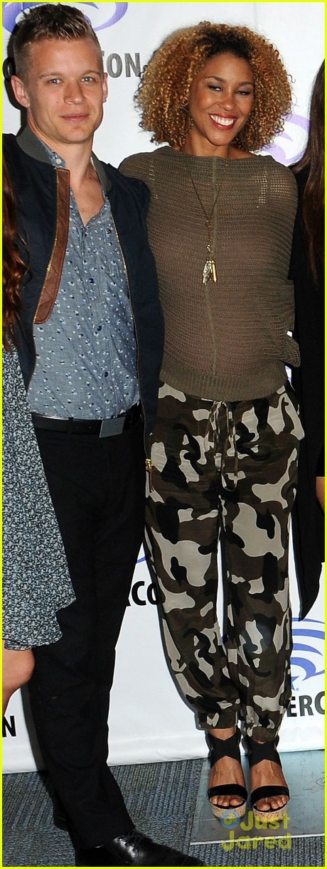 Aimee Teegarden & Matt Lanter are 'Star-Crossed' at Wondercon 2014 ...