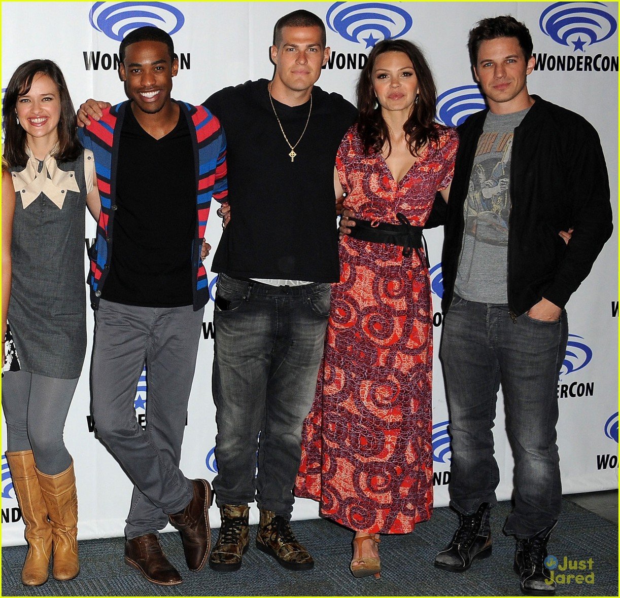 Aimee Teegarden & Matt Lanter are 'Star-Crossed' at Wondercon 2014 ...
