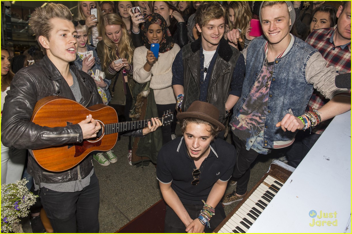 The Vamps: Impromptu Performance In London Underground! | Photo 662669 ...