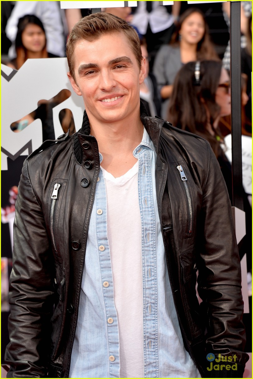 Zac Efron & Dave Franco Get 'Neighbor'-ly at MTV Movie Awards 2014 ...