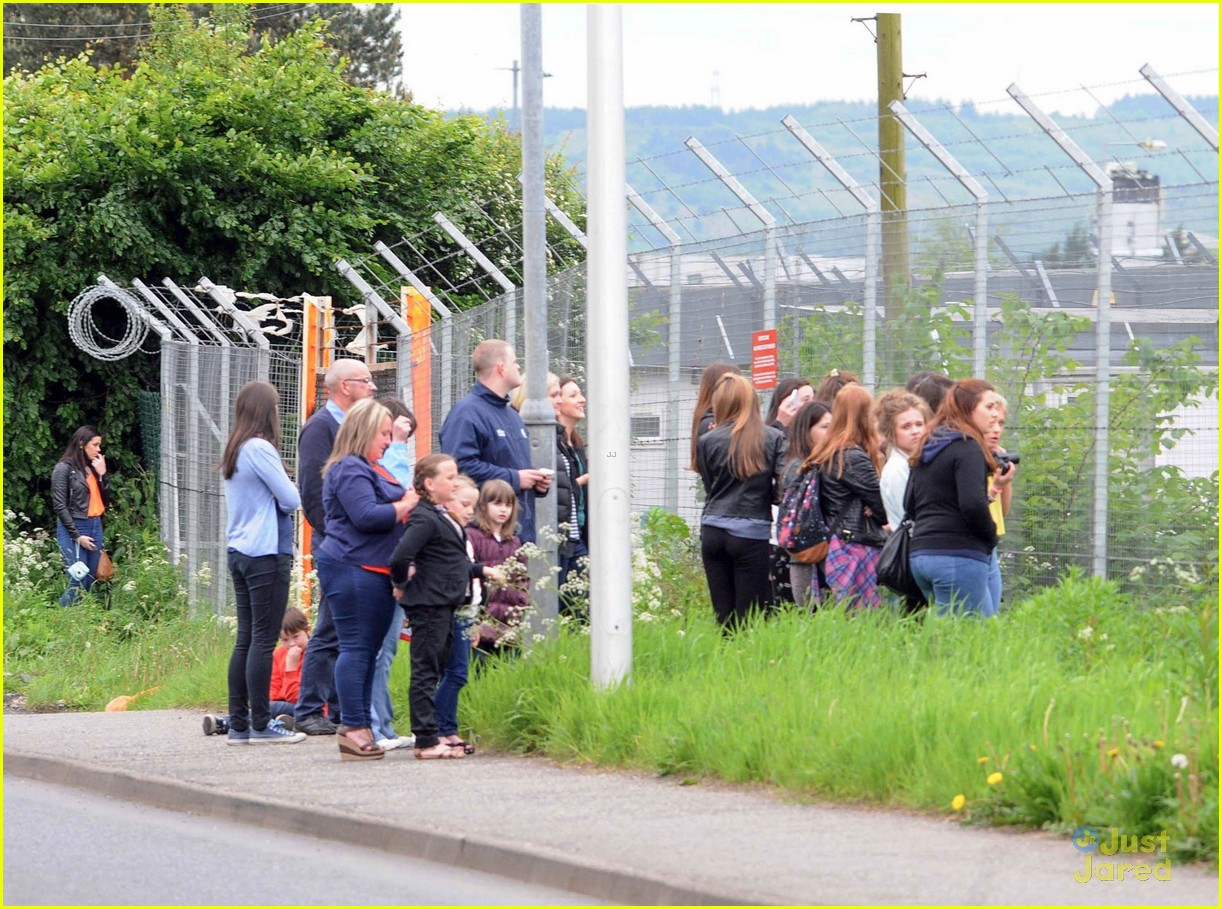 One Direction Travel to Ireland for Three-Day Concert Stint! | Photo ...