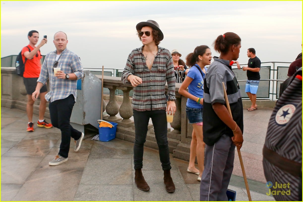 One Direction Cause Havoc While Visiting Christ The Redeemer Statue in ...