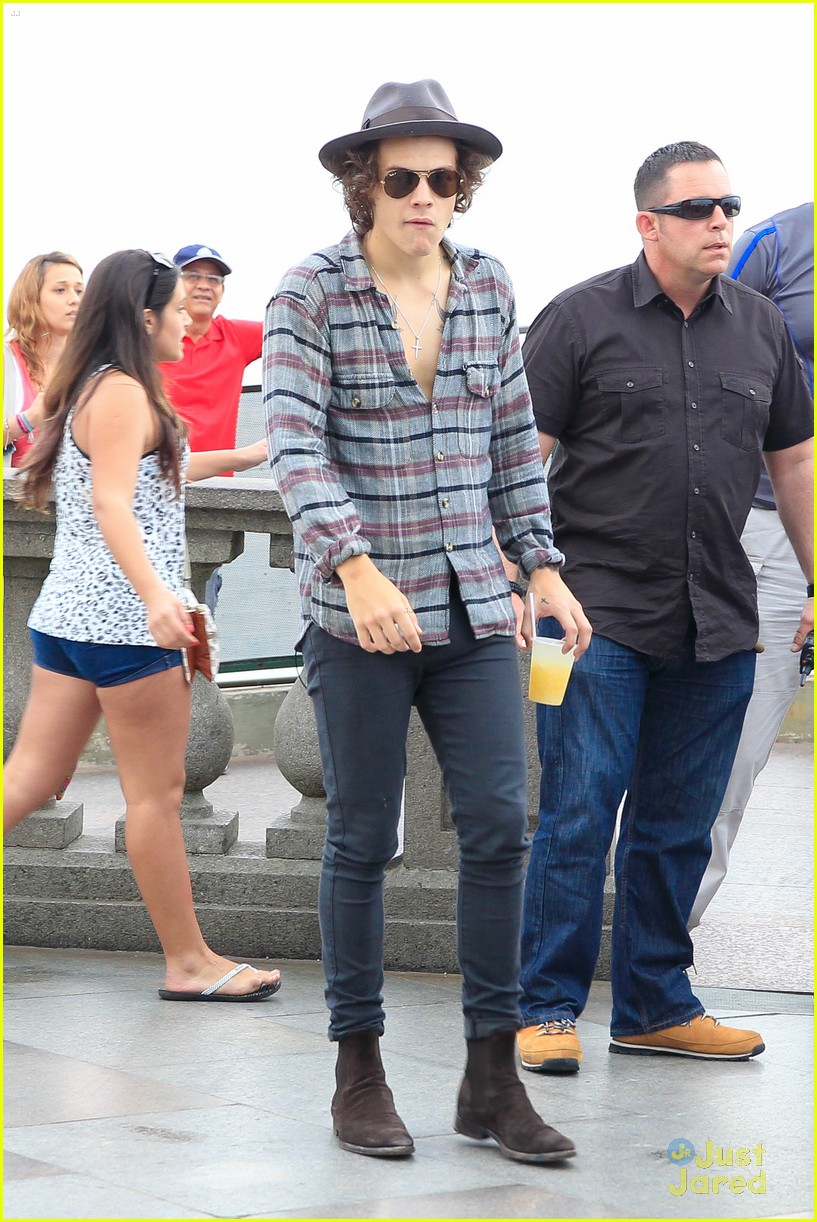 One Direction Cause Havoc While Visiting Christ The Redeemer Statue in ...