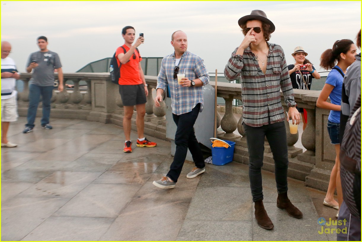 One Direction Cause Havoc While Visiting Christ The Redeemer Statue in ...